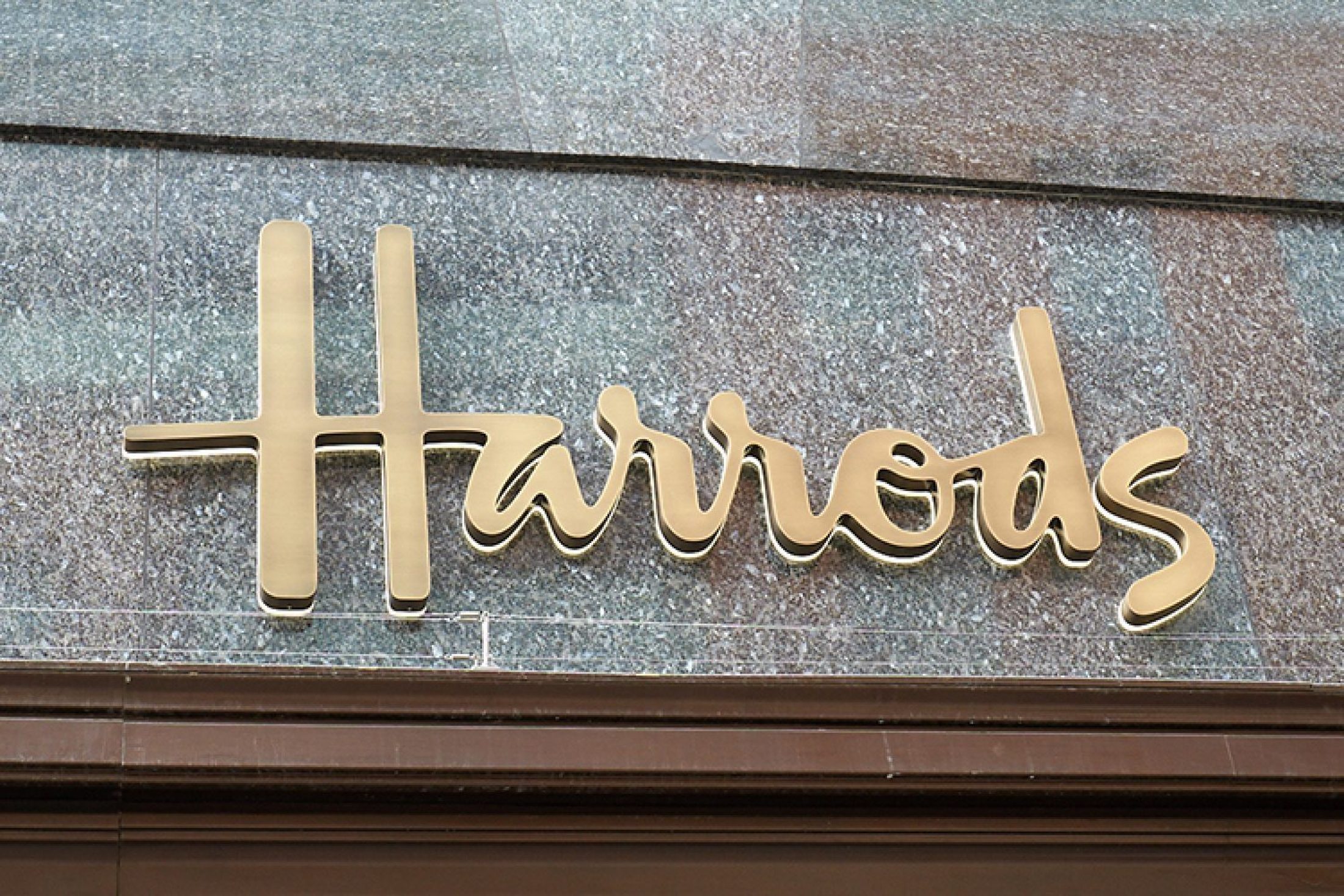 Retail park signs – Contact Rivermeade on retail signage